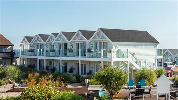 Warner Corton Coastal Village, Suffolk Turkey & Tinsel Coach Holiday