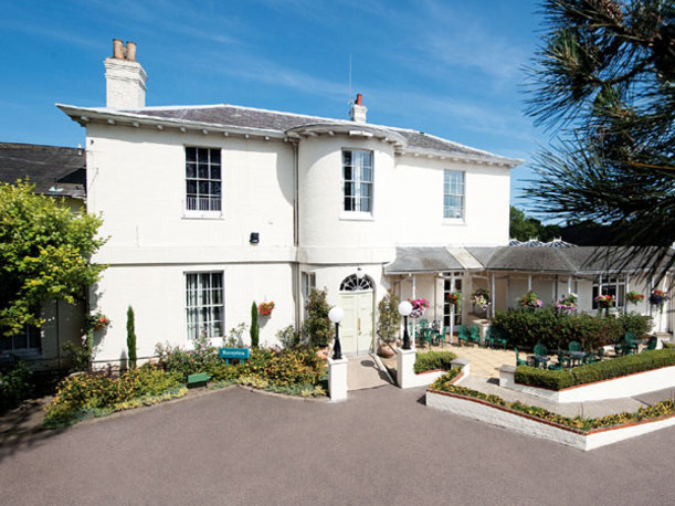 Warner Gunton Hall Coastal Village, Suffolk Turkey & Tinsel Coach Holiday